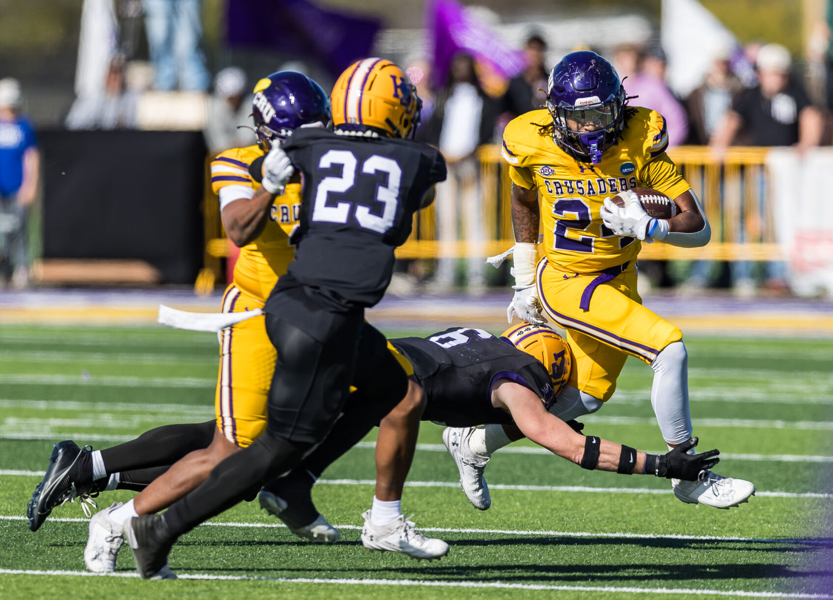 UMHB upends No. 5 Hardin-Simmons, advances to 3rd round in D3 playoffs ...