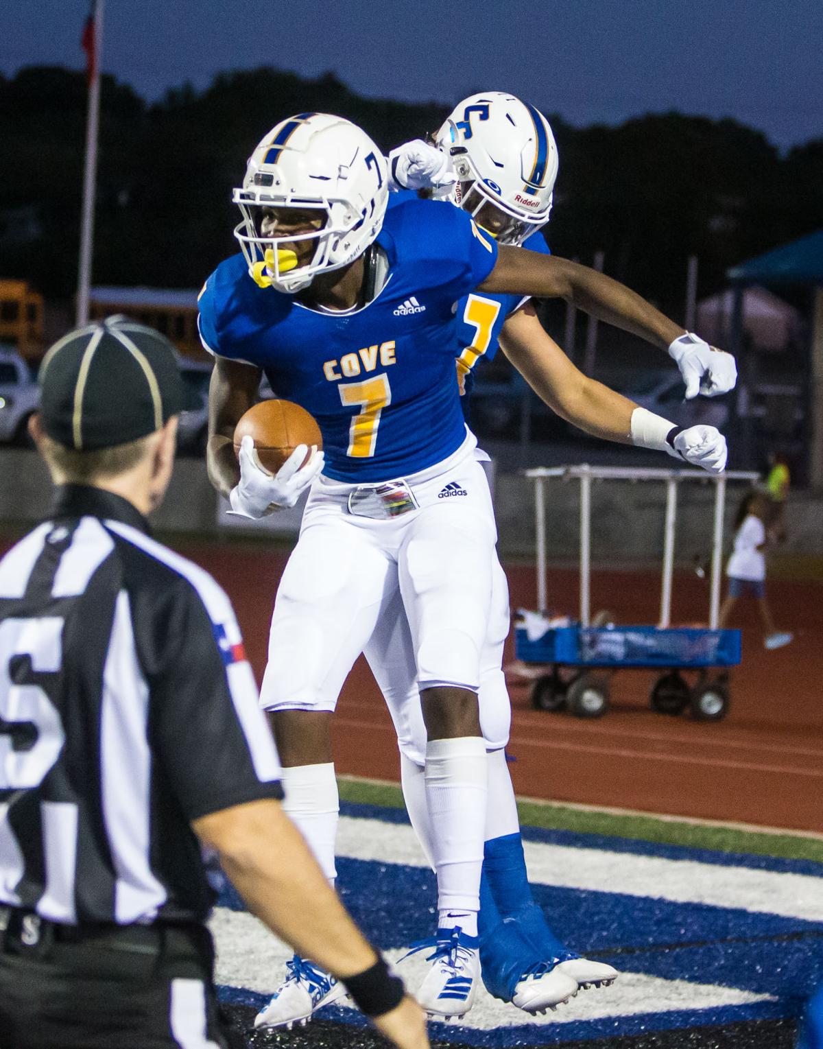 Cox (4 TDs), Dawgs run past Manor 37-33 | Copperas Cove | kdhnews.com