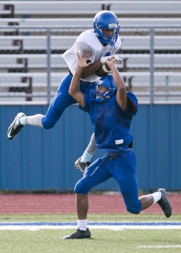 FOOTBALL: Dawg defenders force 5 turnovers in intrasquad scrimmage ...