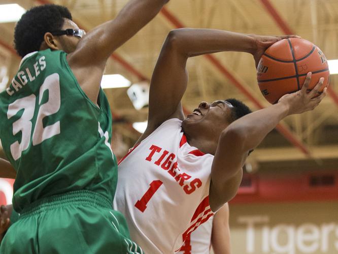 BASKETBALL: Ellison boys stay unbeaten in 12-6A with victory at Belton ...