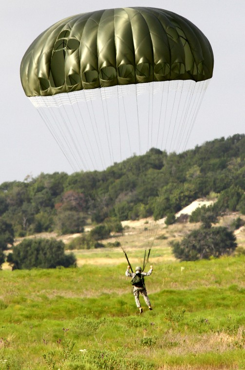 Jumpmasters take off | Military | kdhnews.com