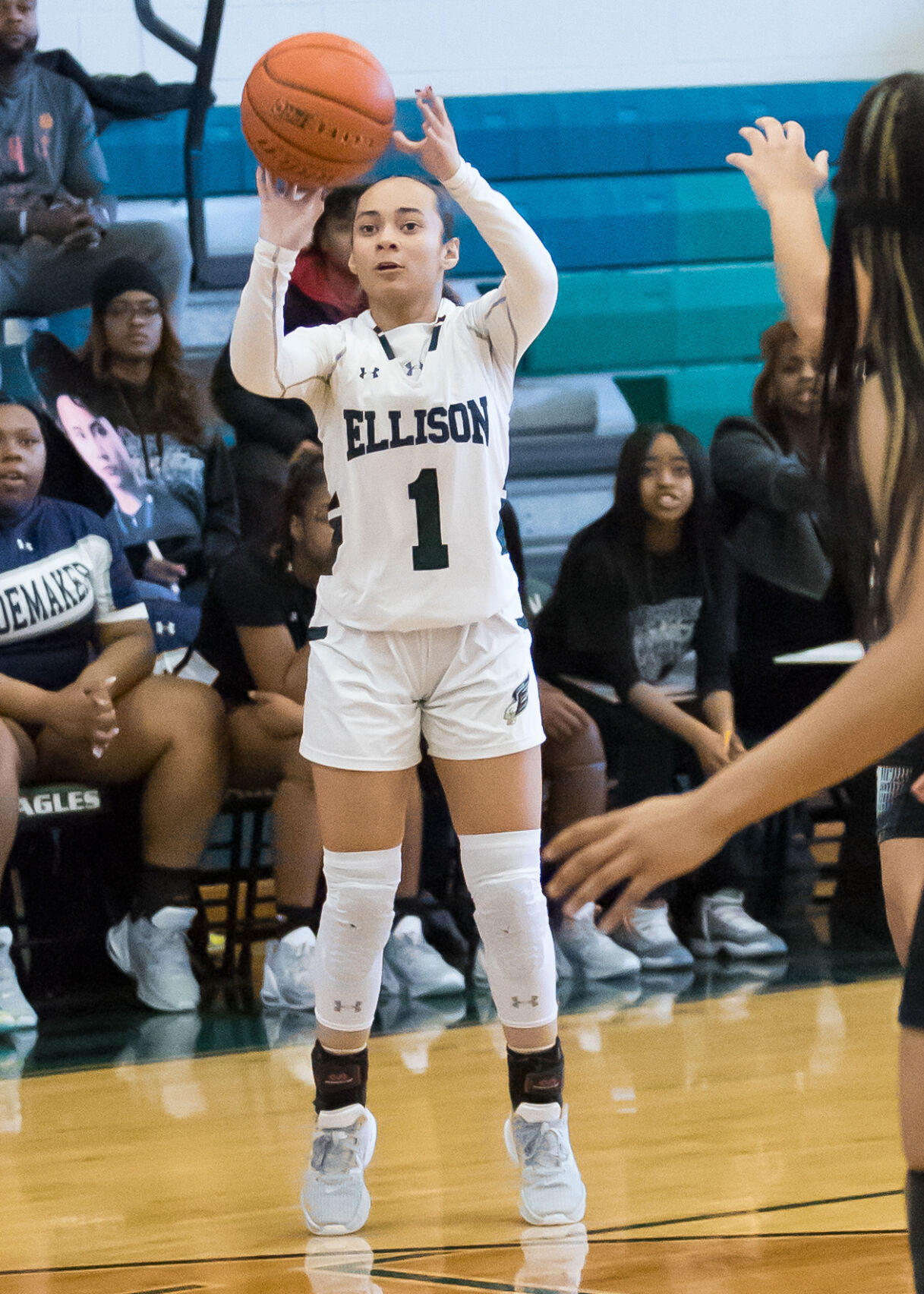 Ellison clinches share of district title with win over Shoemaker ...