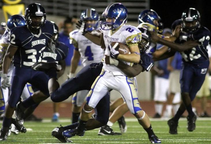 Grey Wolves’ star runs for 303 yards in win | Shoemaker | kdhnews.com