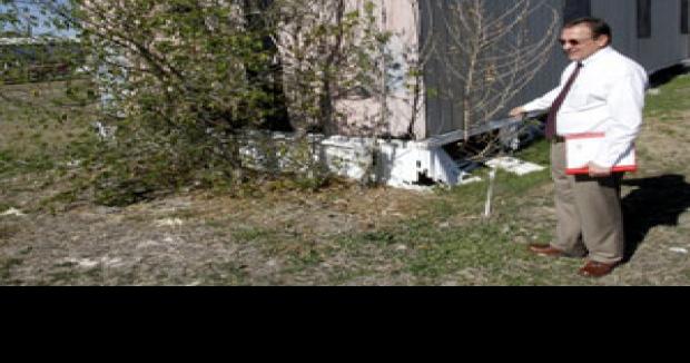 Condemned mobile home, house set for demolition | News | kdhnews.com