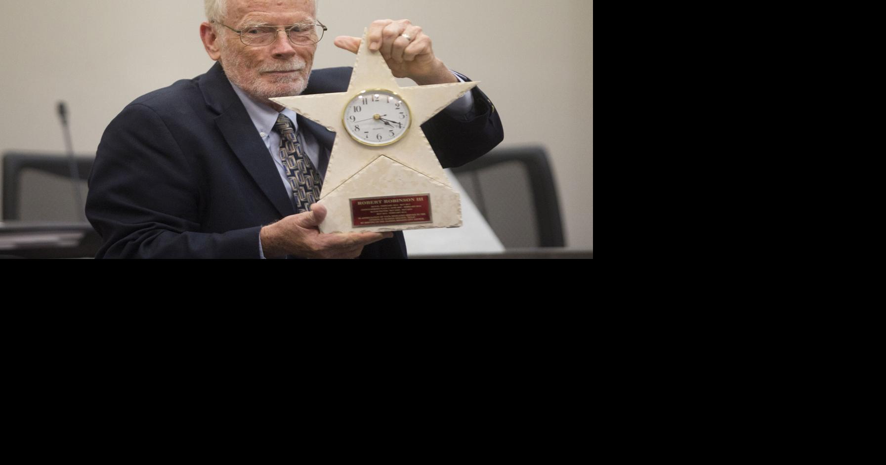 Heights officials, residents thank outgoing Mayor Robinson | Local ...