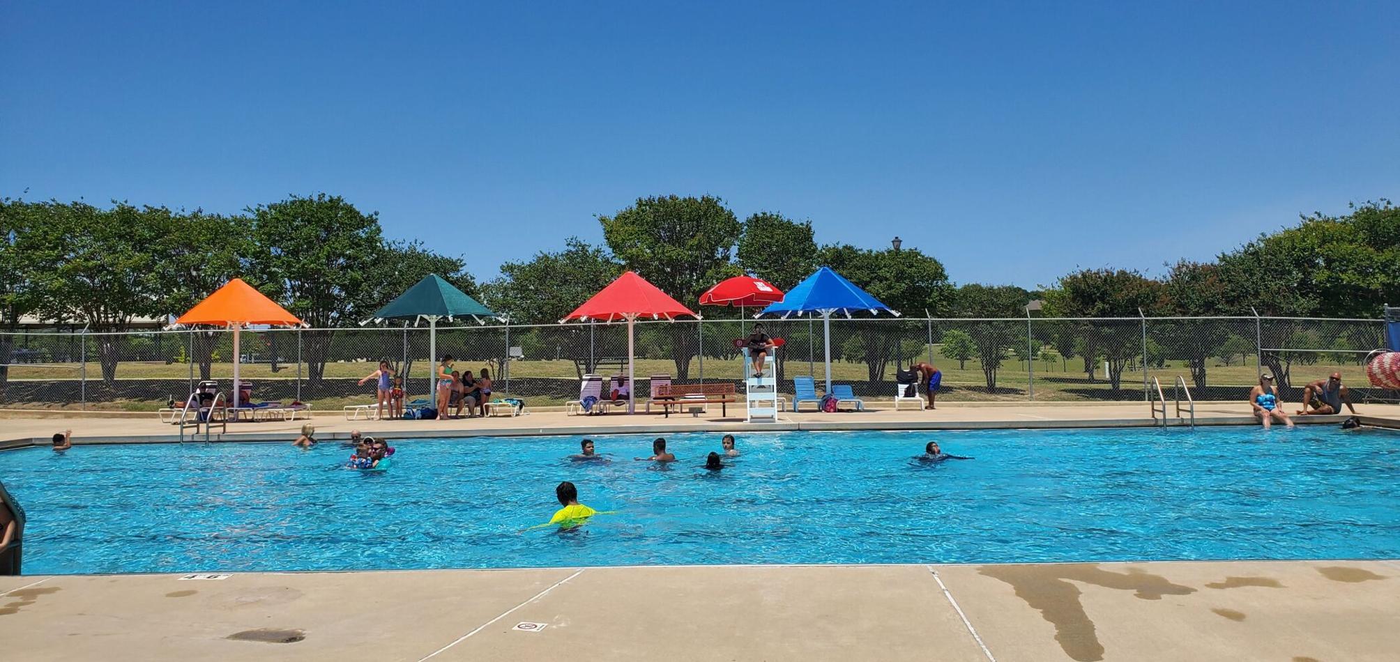 Hot weather draws crowd to Carl Levin Pool as season opens | Community ...