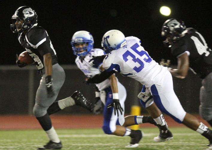 Wildcats take control in second half, beat Shoemaker 37-27 in 8-5A ...