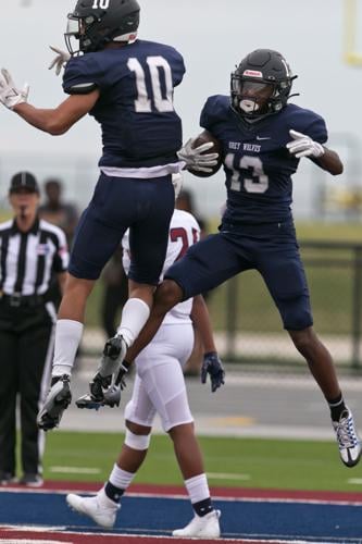 Jerome's perfect passing sparks Shoemaker in 52-0 rout of Chaparral ...