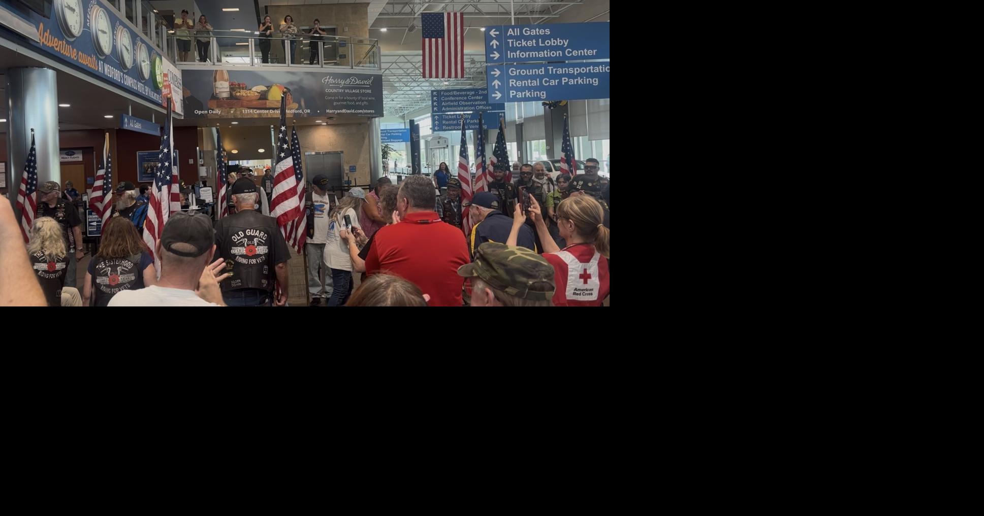 Medford Airport welcomes Honor Flight Oregon veterans home | Local ...