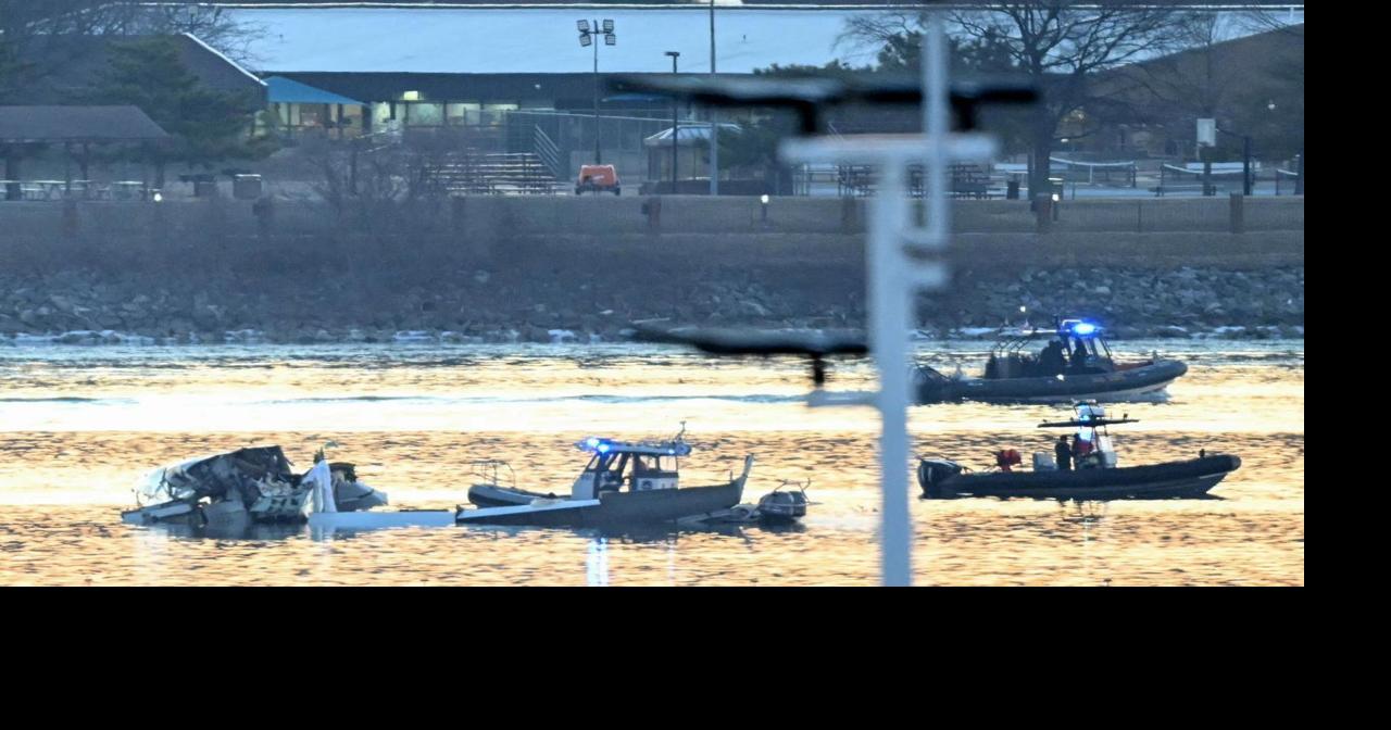 A visual timeline of the collision between a passenger plane and a ...