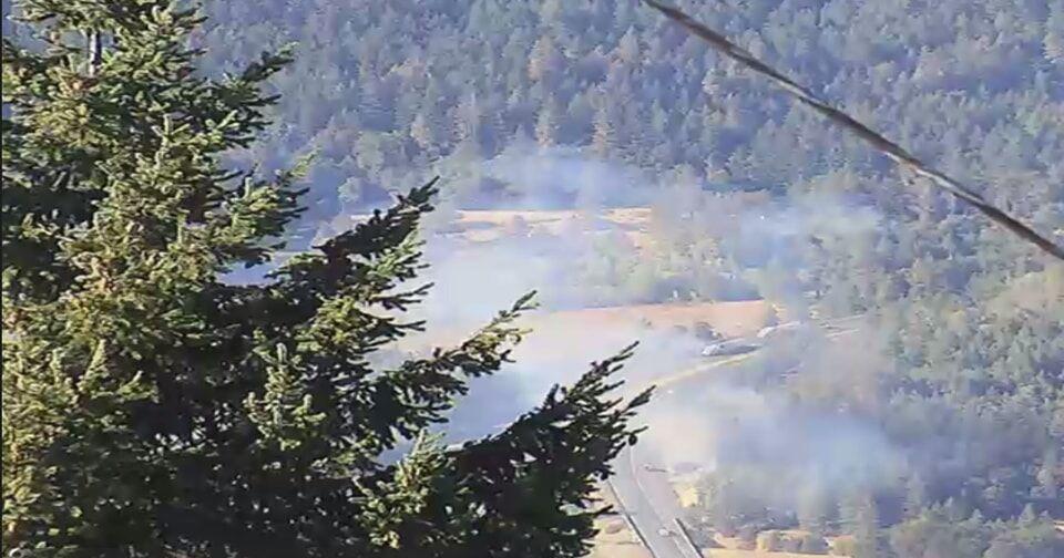 Crews fighting roadside fire in Sunny Valley | FireWatch | kdrv.com