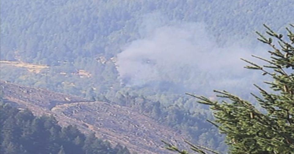 Structure Fire contained after spreading to vegetation in Sunny Valley ...