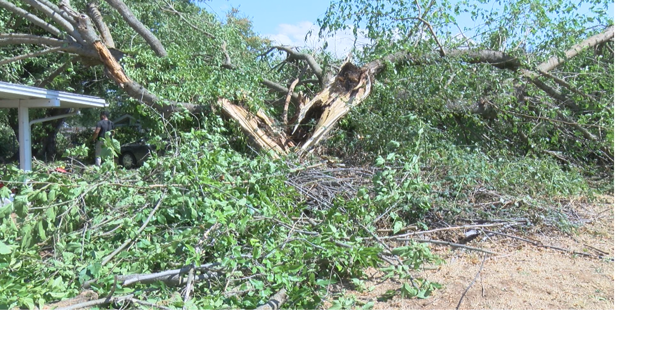 Phoenix residents recover from storm damage | Top Stories | kdrv.com