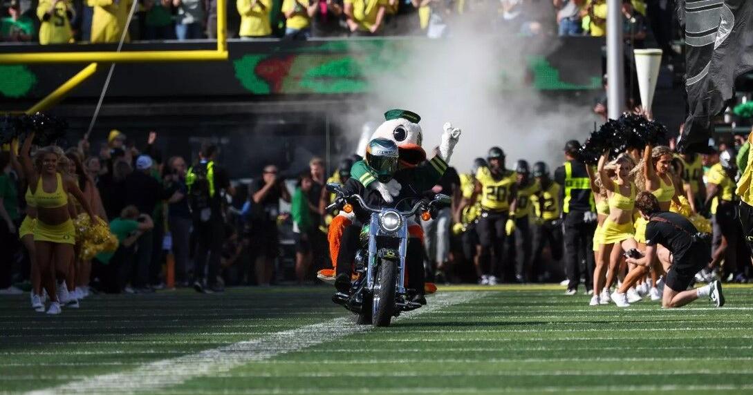 Ducks No. 1 in First CFP Rankings | Sports | kdrv.com