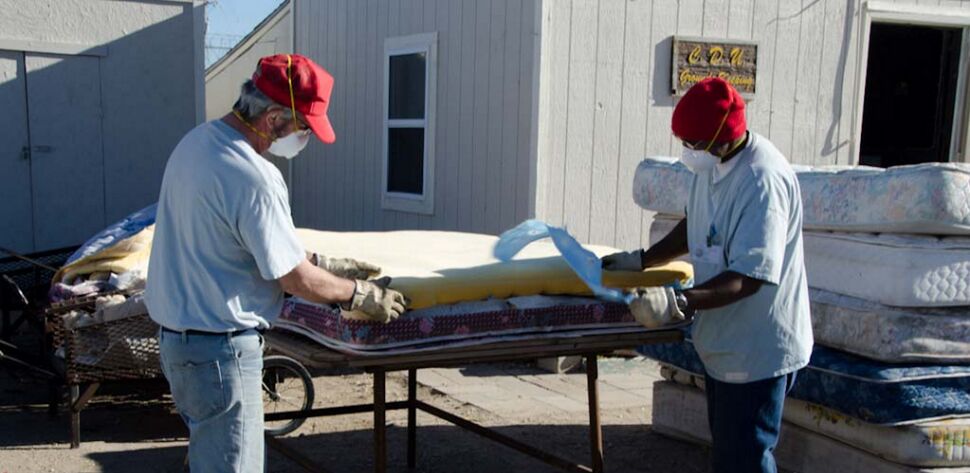 California outlaws fiberglass in mattresses and sofas | News | kdrv.com