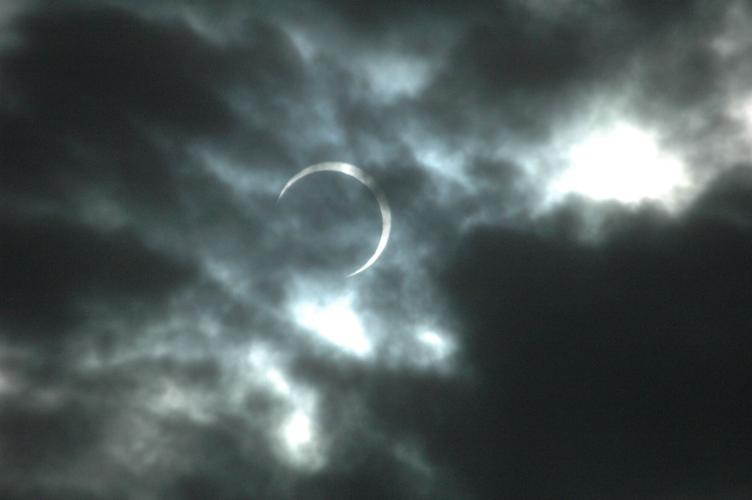 Cheers as eclipse crosses the Americas, stretching from Oregon to ...