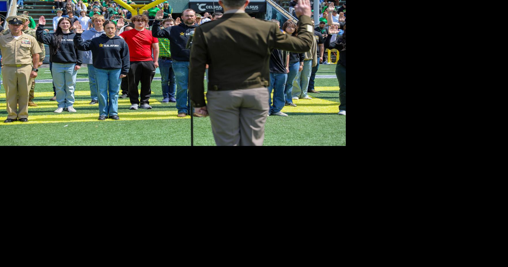 Oregon National Guard salutes service at UO spring game | News | kdrv.com