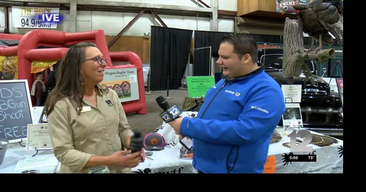 Rocky Walker speaks with one of the vendors at the Sportsman and ...