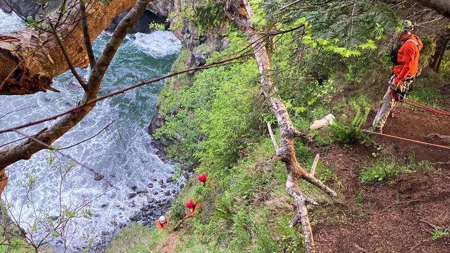 Hiker dies in 300-foot fall near Brookings, Oregon | News | kdrv.com