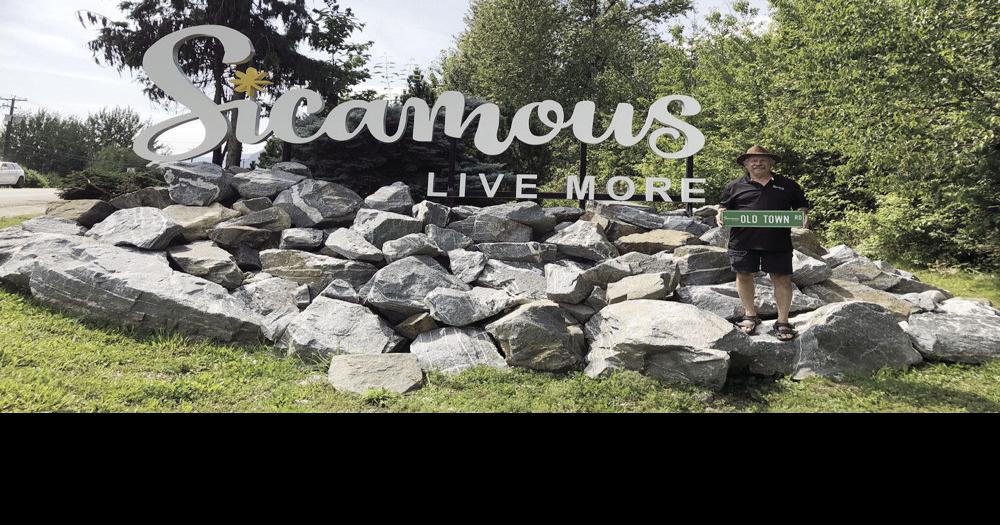 Sicamous street sign going for a song | News | kelownadailycourier.ca