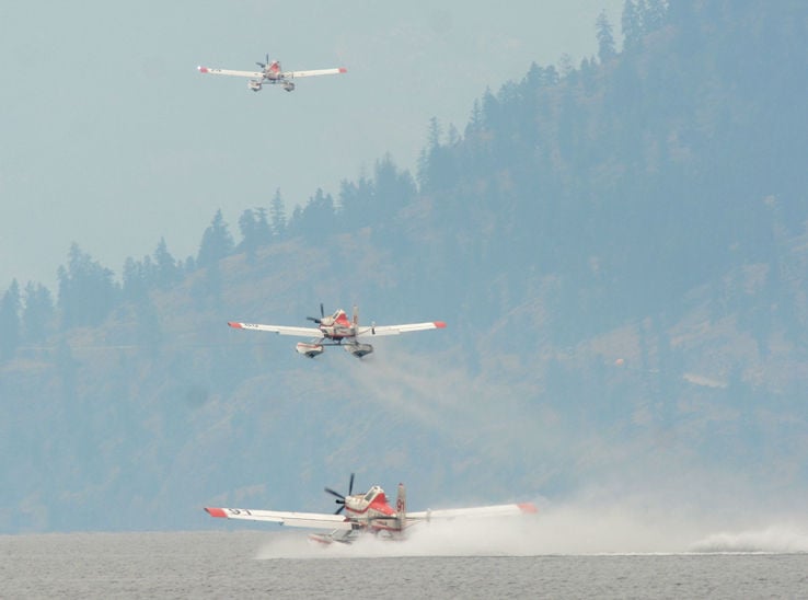 Water bomber action | Gallery | kelownadailycourier.ca