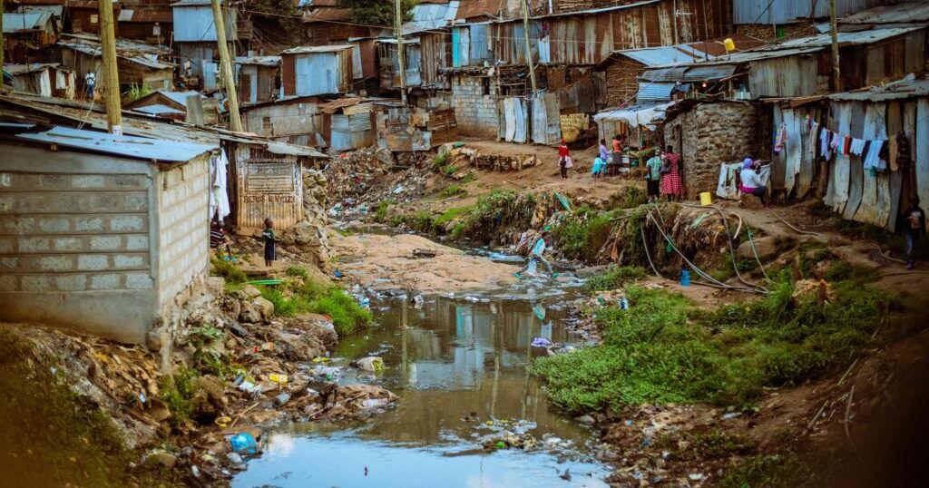 Bucket Ministry provides clean water, Living Water to contaminated slum ...