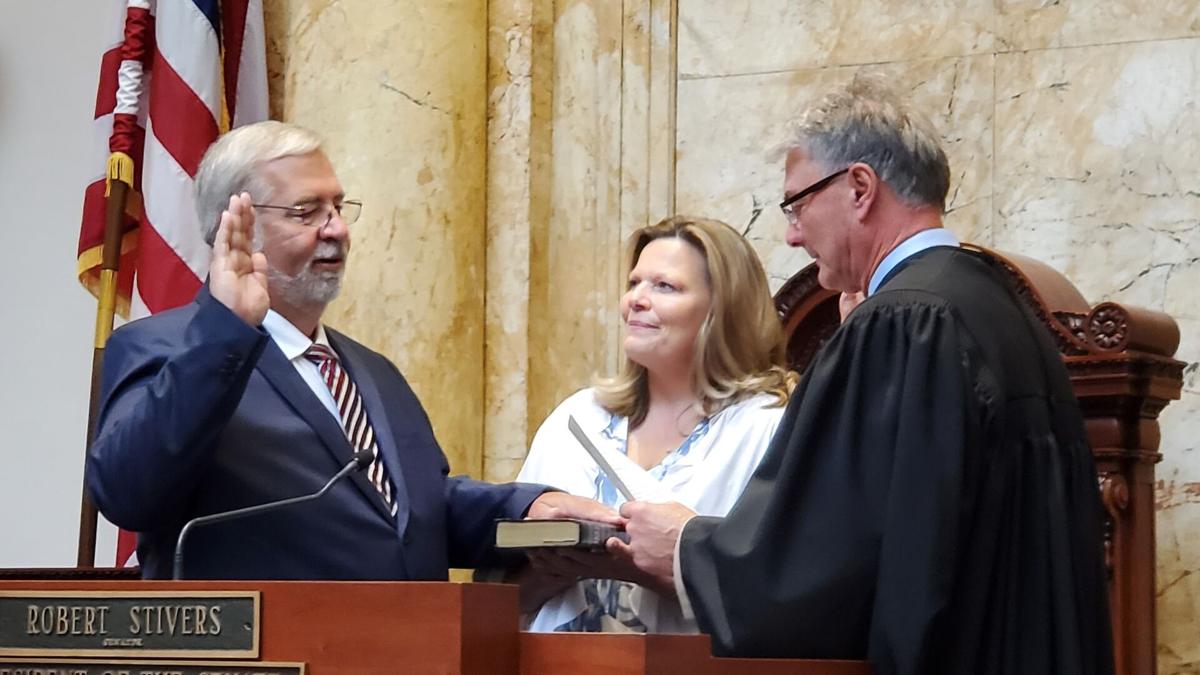 Greg Elkins sworn into General Assembly, replacing former Sen. Alvarado ...