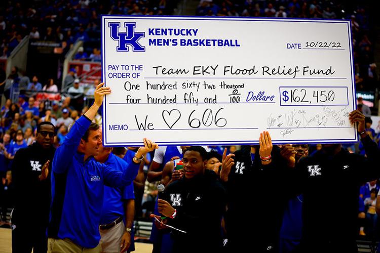 ‘We haven’t forgotten you’: UK brings Blue-White scrimmage, large check ...