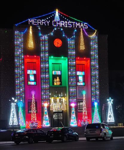 Judge-exec has Caldwell County Courthouse shining with Christmas spirit ...
