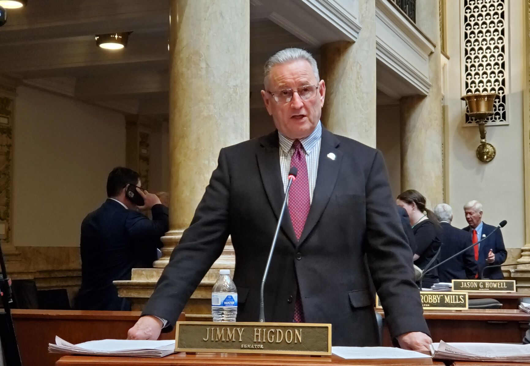 Senate bill aims to strengthen Ky. law that prohibits selling vaping ...