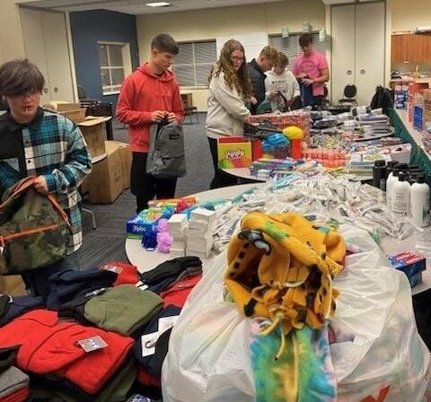 Shelbyville FBC stuffs 304 backpacks with Christmas joy | Baptist Life ...