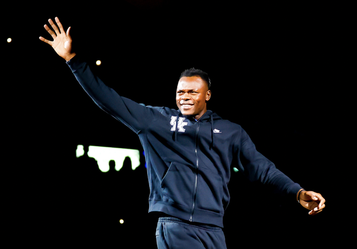 ‘We haven’t forgotten you’: UK brings Blue-White scrimmage, large check ...