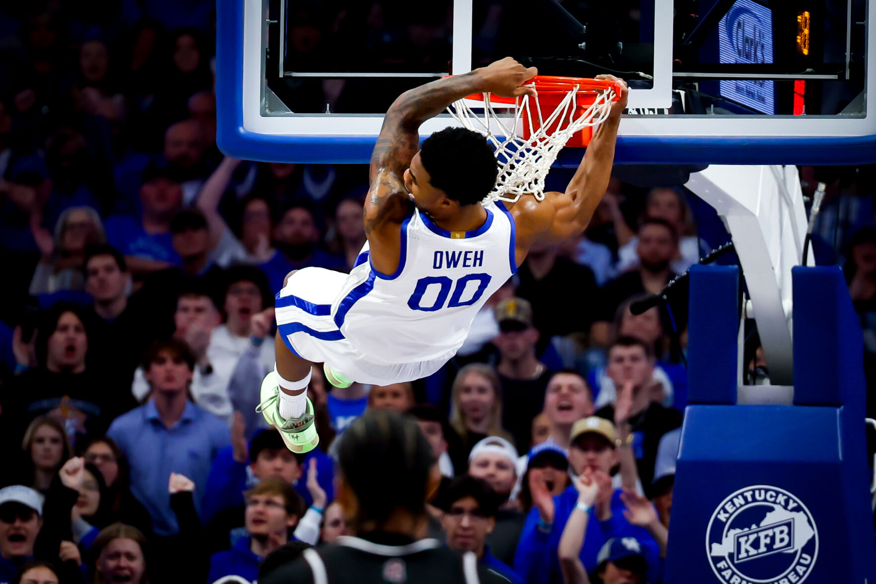 Cats honor 'Rupp's Runts,' rally past Bulldogs for first SEC win ...