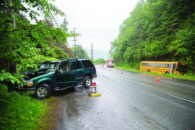 Collision involving SUV and bus carrying cruise passengers injures 3 ...