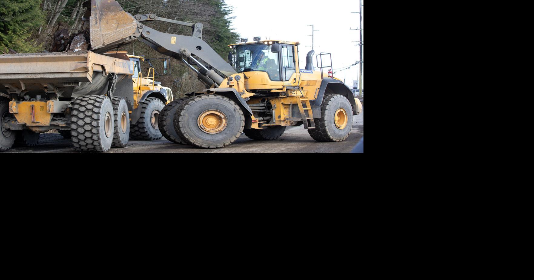 Wolfe Point landslide clean-up starts | Photos | ketchikandailynews.com