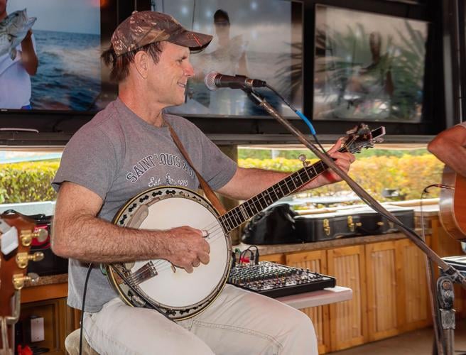 Terry Cassidy: With a banjo on his knee | Paradise | keysnews.com