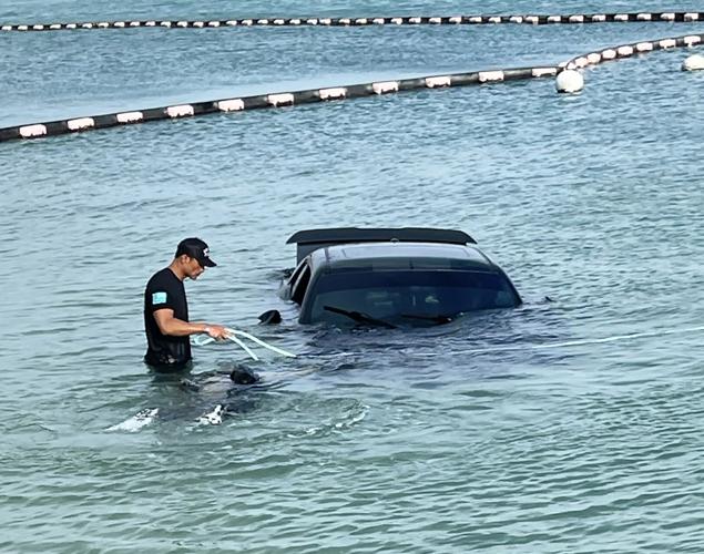 Key West Police rescue man from sinking car | Crime | keysnews.com