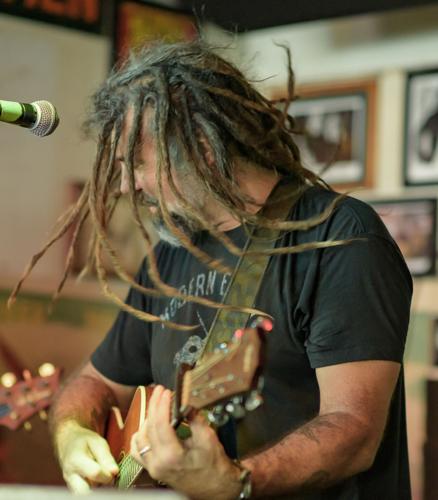 Tony Roberts: Four chords and the truth | Entertainment | keysnews.com