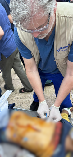 Local doctor calls for ceasefire after 2 weeks volunteering in Gaza ...