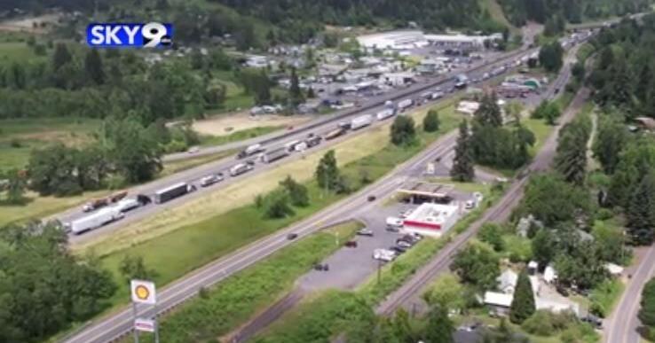 Police chase with suspect vehicle ends in arrest, snarled traffic on ...