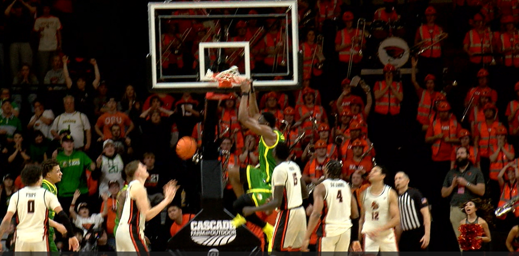 Men's College Basketball: Dante's last-second dunk lifts Ducks past ...