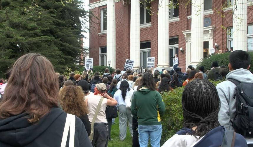 University of Oregon students call for sanctuary status, protection of ...