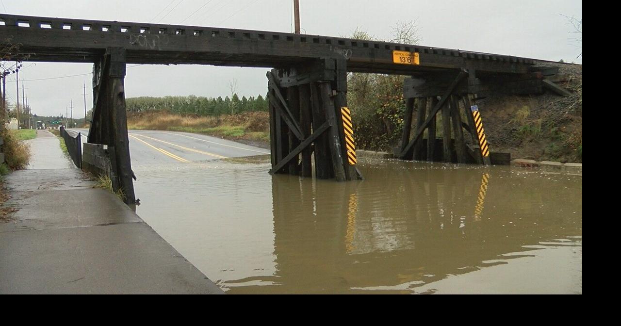 Drivers getting stuck after ignoring flooded roadway | News | kezi.com