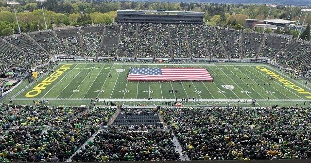 OREGON FB: New quarterbacks headline Oregon Spring Game | Sports | kezi.com