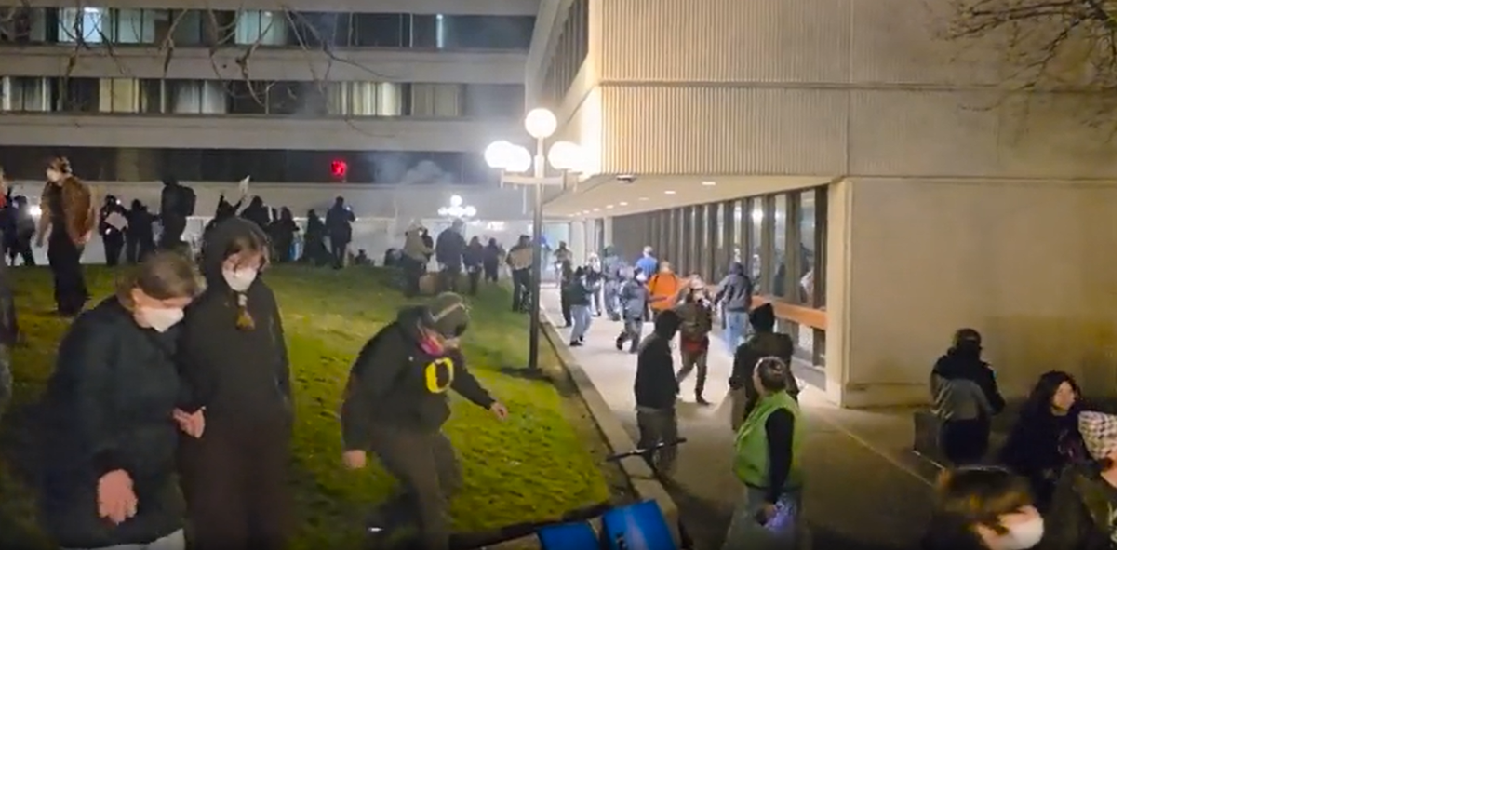 Riot declared at old federal building, police direct public to leave ...