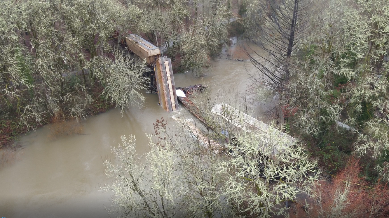 Railroad bridge collapses into Marys River in Corvallis | News | kezi.com