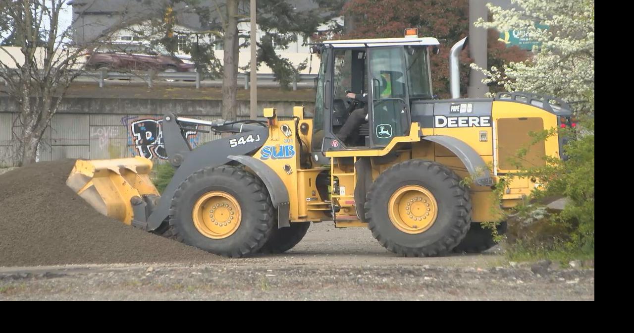 Springfield utility crews begin to attach water lines for future Chick ...