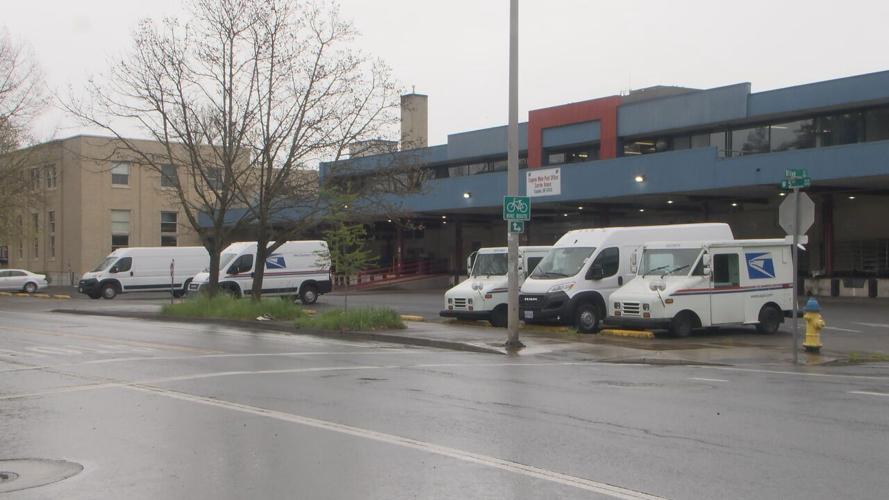 USPS workers rally against expected staff cuts | News | kezi.com