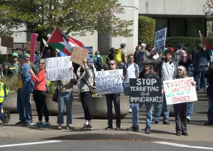 Rally in Eugene challenges federal immigration tactics | News | kezi.com