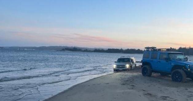 Coos County Deputy, towing company assist driver stuck in wet sand on North Spit | News | kezi.com
